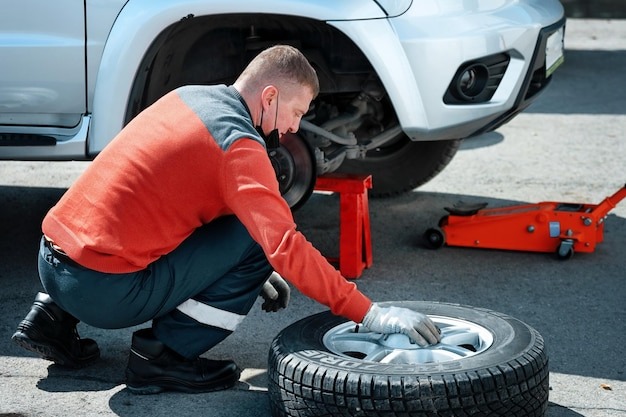 Find the Best Emergency Tire Replacement for Instant Assistance
